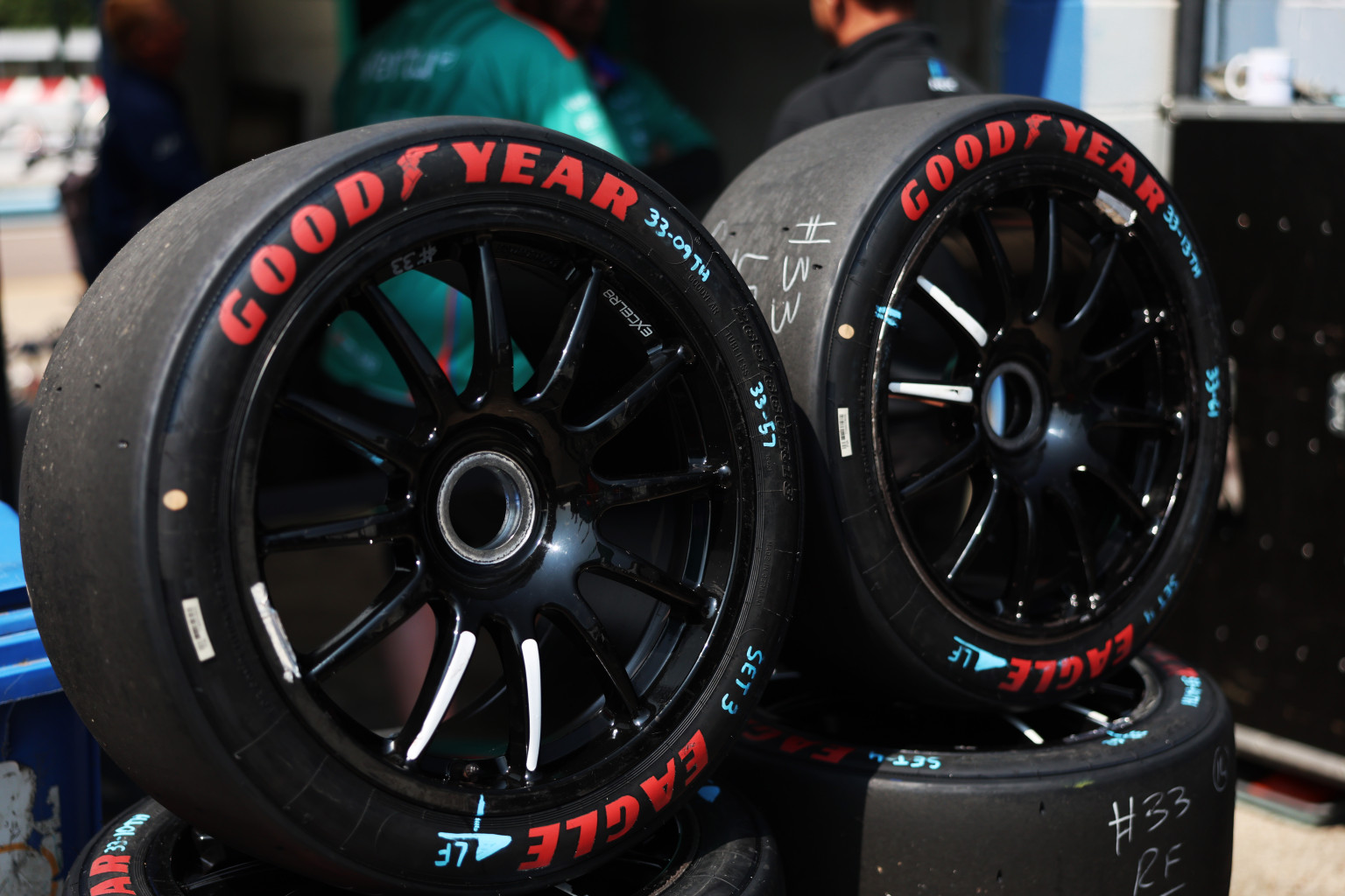 BTCC Oulton Park – Shedden rolls back years with vintage lights to flag ...